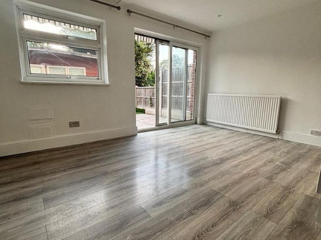 1 bedroom in a house share to rent
