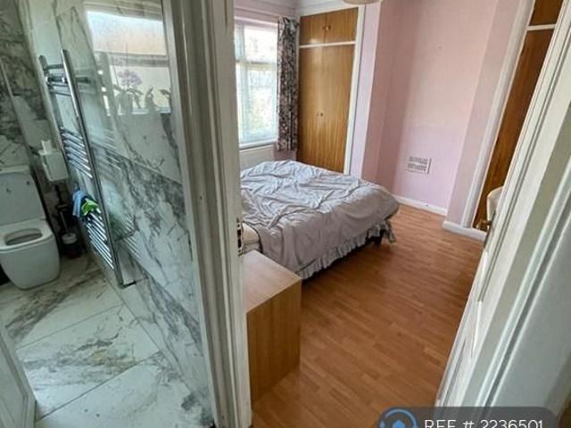 1 bedroom in a house share to rent