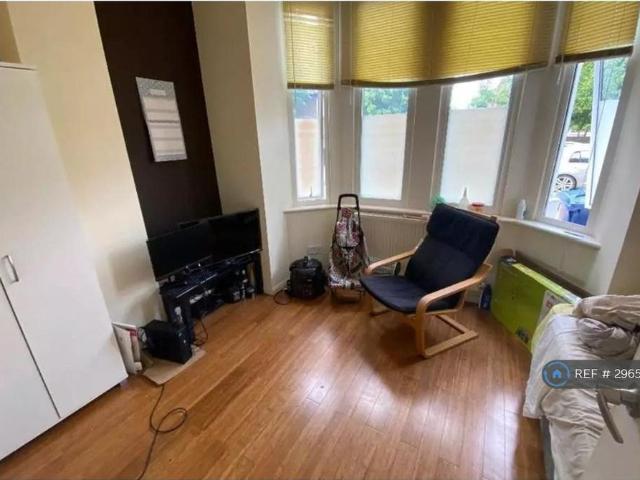 1 bedroom in a house share to rent