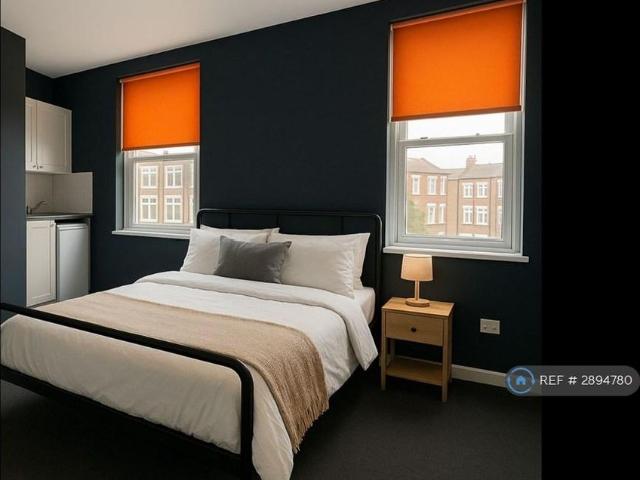 1 bedroom in a house share to rent