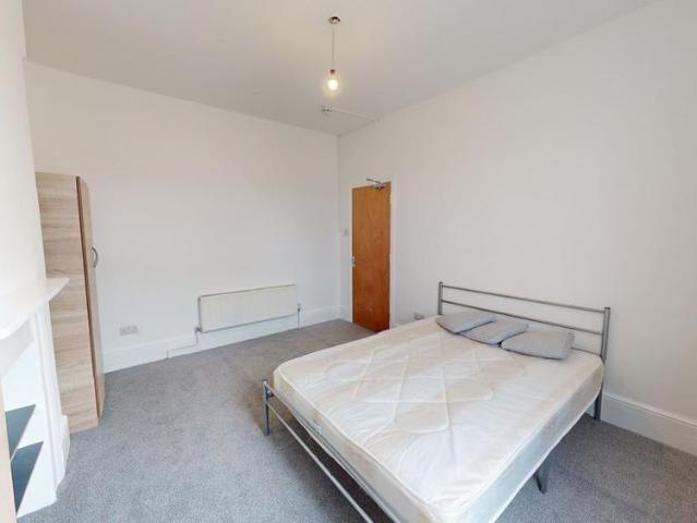 1 bedroom in a house share to rent