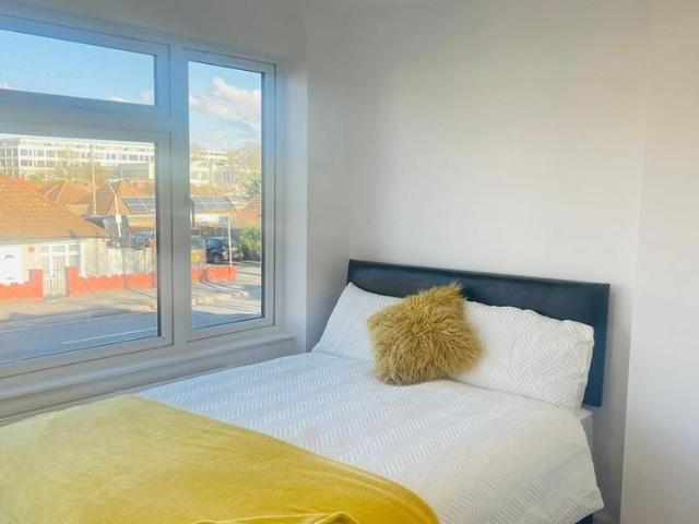 1 bedroom in a house share to rent