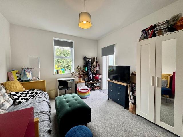 1 bedroom in a house share to rent