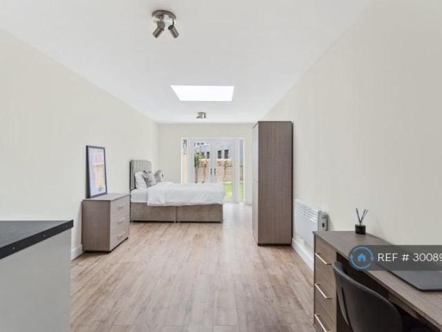 1 bedroom in a house share to rent