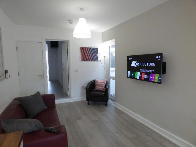 1 bedroom in a house share to rent
