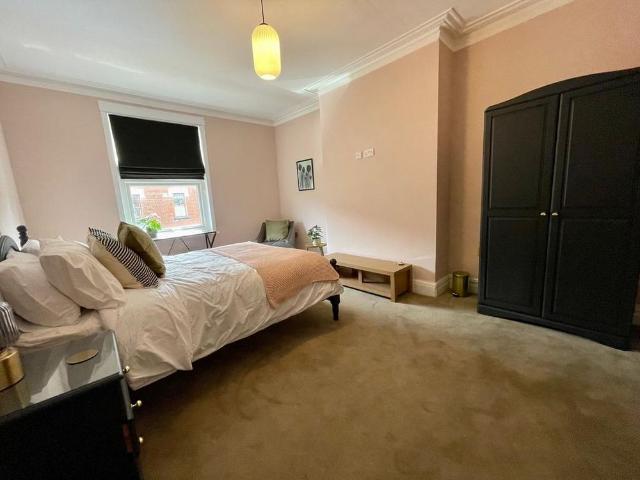 1 bedroom in a house share to rent