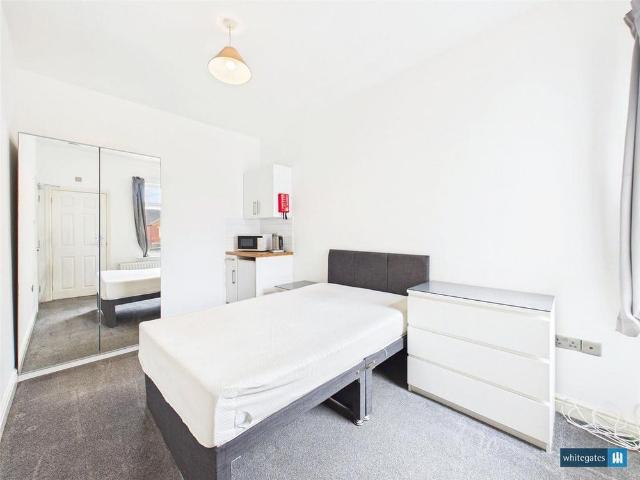 1 bedroom in a house share to rent