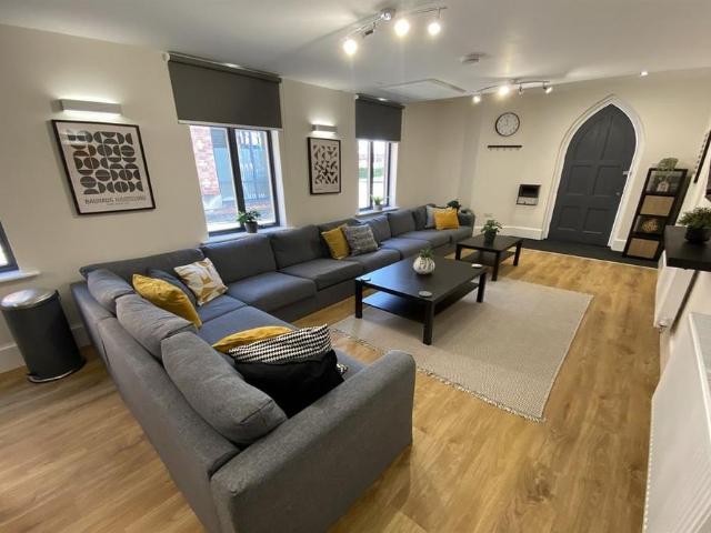 1 bedroom in a house share to rent