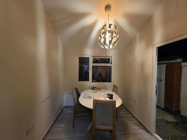 1 bedroom in a house share to rent