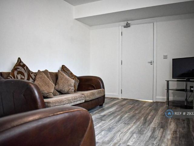 1 bedroom in a house share to rent
