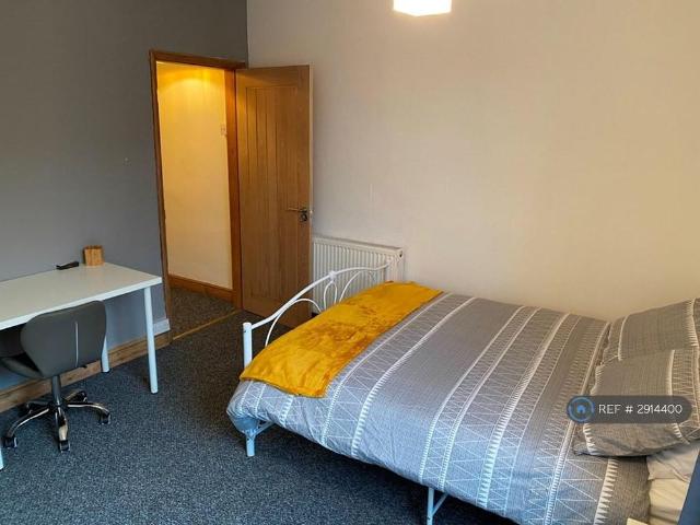1 bedroom in a house share to rent