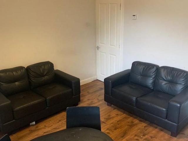 1 bedroom in a house share to rent