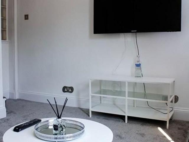 1 bedroom in a house share to rent