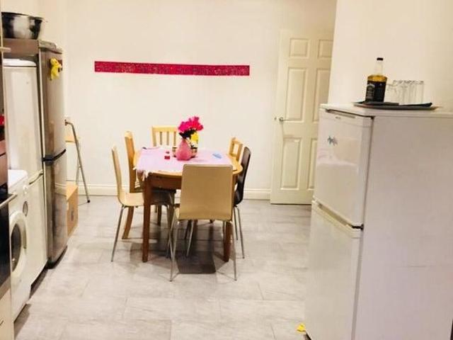 1 bedroom in a house share to rent