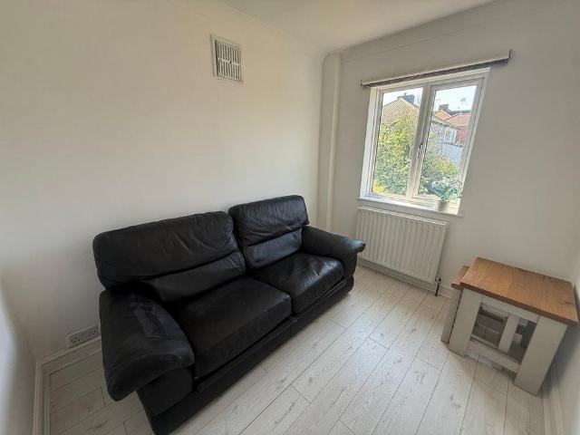 1 bedroom in a house share to rent