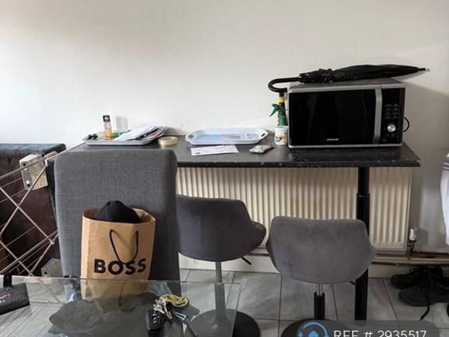 1 bedroom in a house share to rent