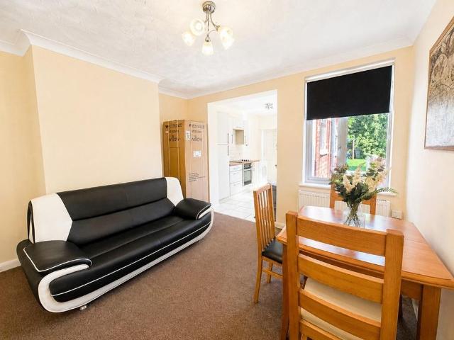 1 bedroom in a house share to rent