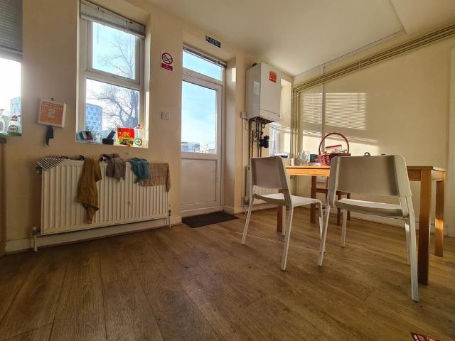1 bedroom in a house share to rent