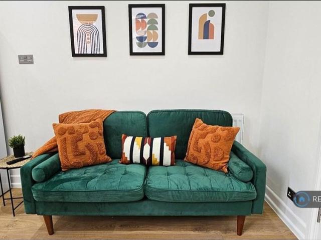 1 bedroom in a house share to rent