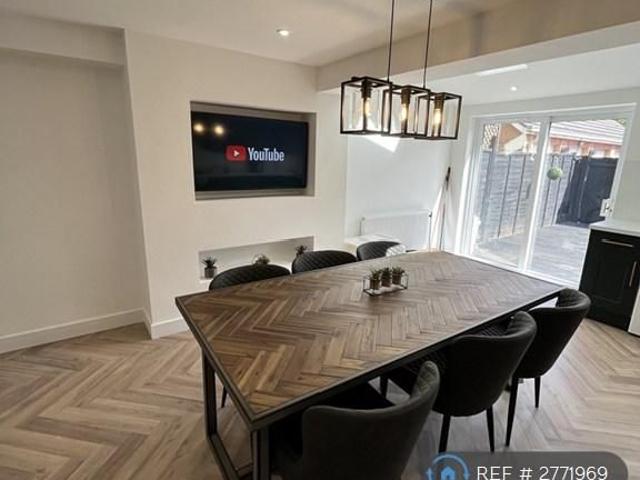 1 bedroom in a house share to rent