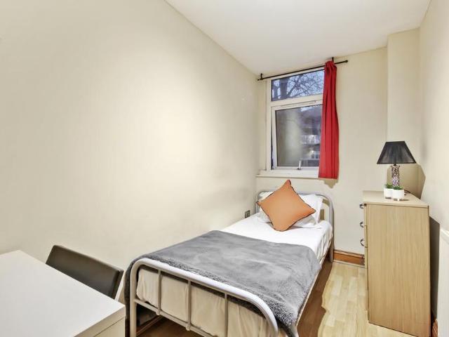 1 bedroom in a house share to rent