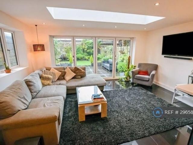 1 bedroom in a house share to rent