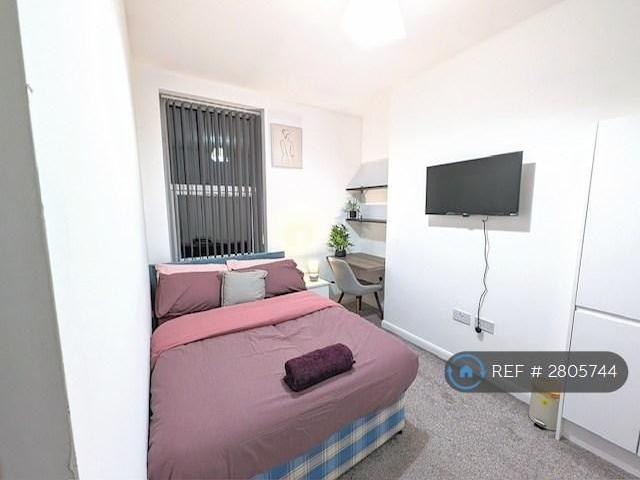 1 bedroom in a house share to rent