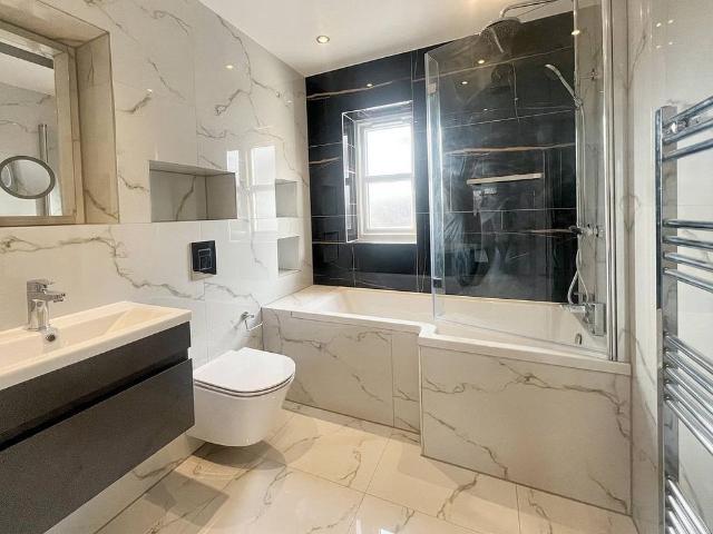 1 bedroom in a house share to rent