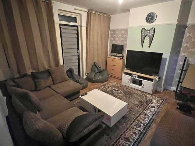 1 bedroom in a house share to rent