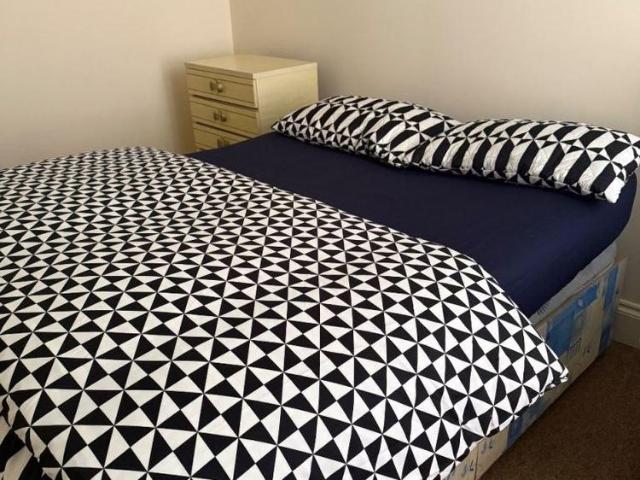 1 bedroom in a house share to rent