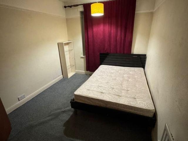 1 bedroom in a house share to rent