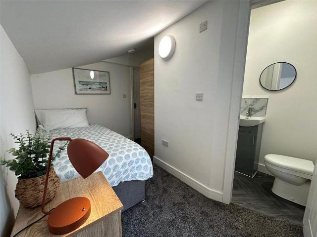 1 bedroom in a house share to rent