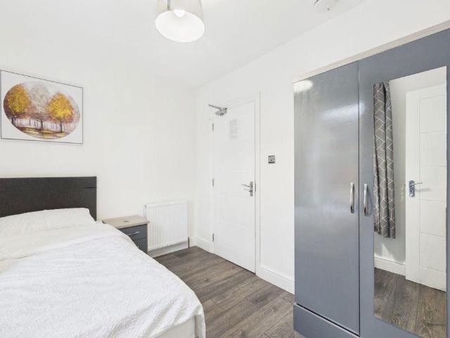1 bedroom in a house share to rent
