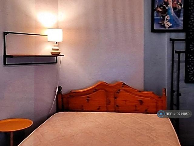 1 bedroom in a house share to rent