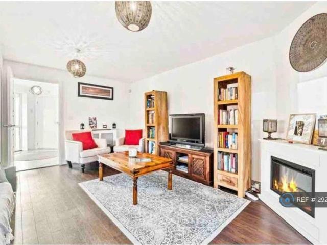 1 bedroom in a house share to rent