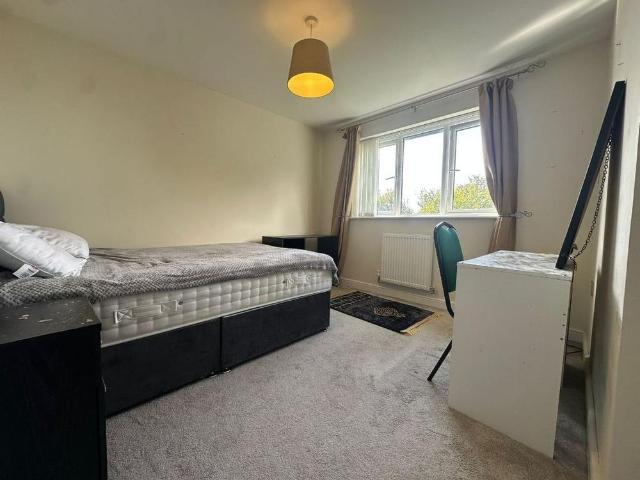 1 bedroom in a house share to rent