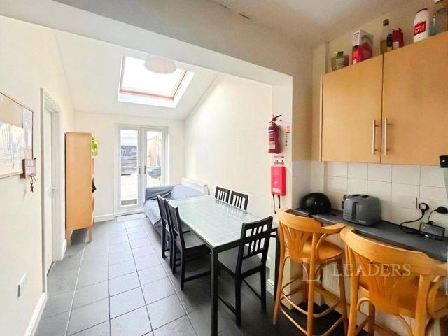 1 bedroom in a house share to rent