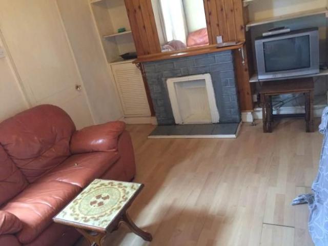 1 bedroom in a house share to rent