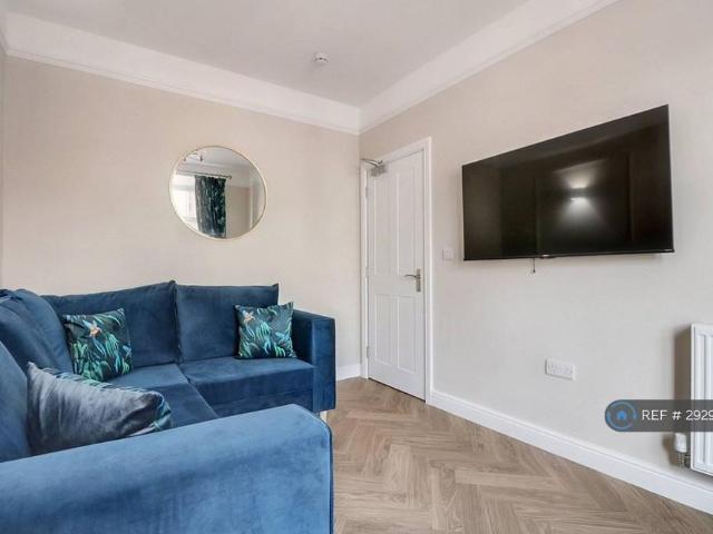 1 bedroom in a house share to rent