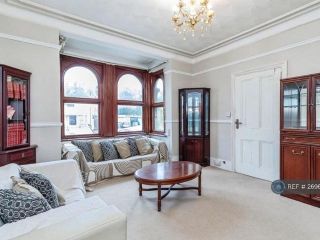 1 bedroom in a house share to rent