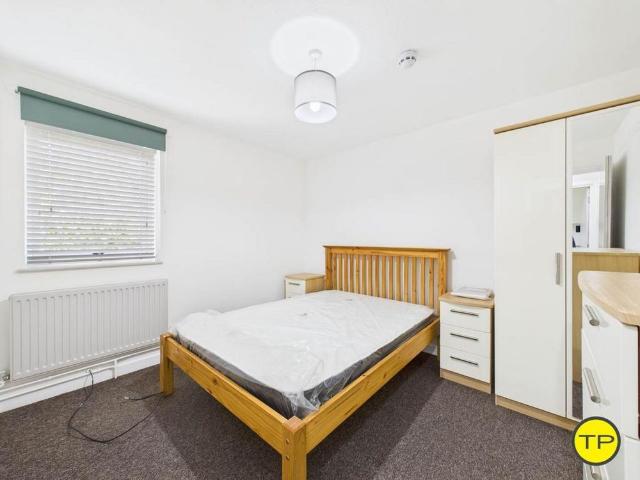 1 bedroom in a house share to rent