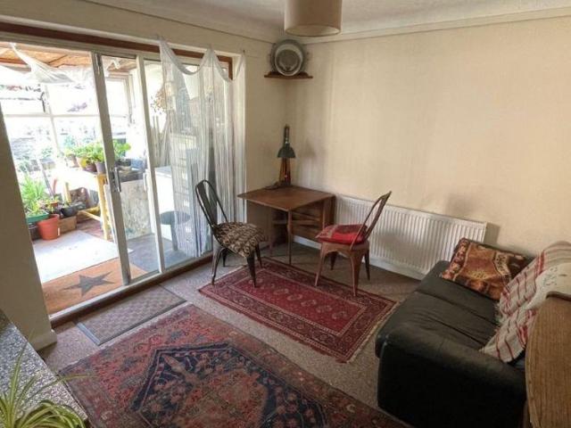1 bedroom in a house share to rent