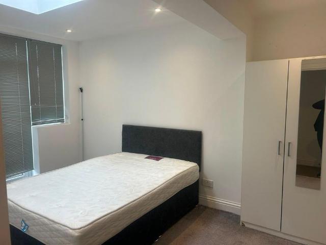 1 bedroom in a house share to rent