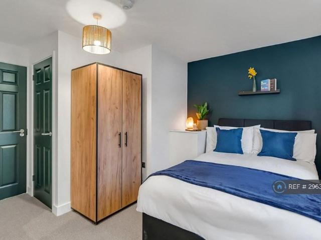 1 bedroom in a house share to rent