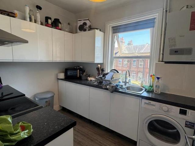 1 bedroom in a house share to rent