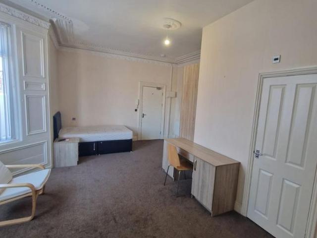 1 bedroom in a house share to rent