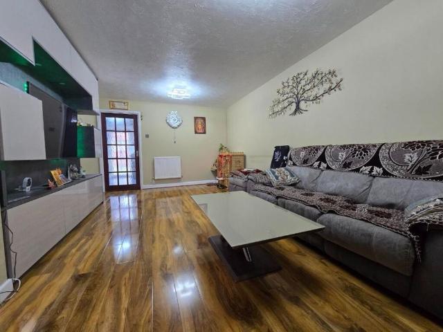 1 bedroom in a house share to rent