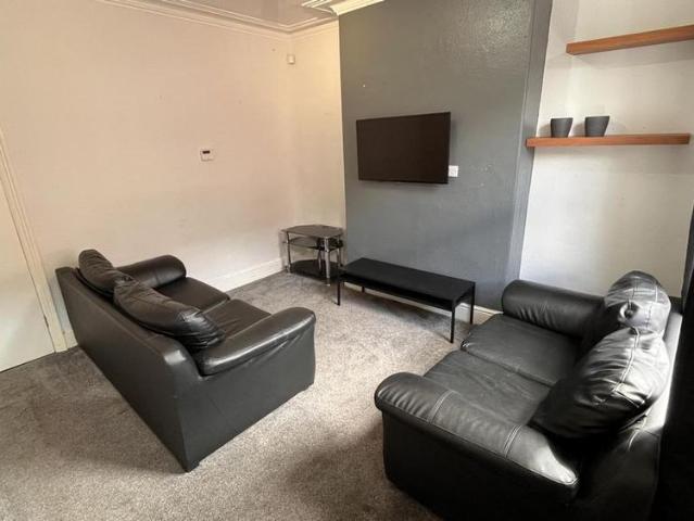 1 bedroom in a house share to rent