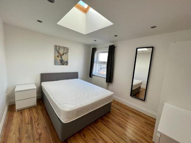 1 bedroom in a house share to rent