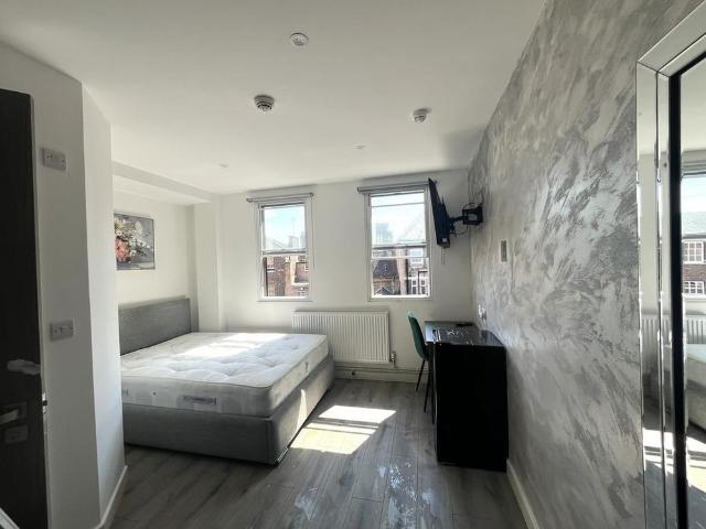 1 bedroom in a house share to rent